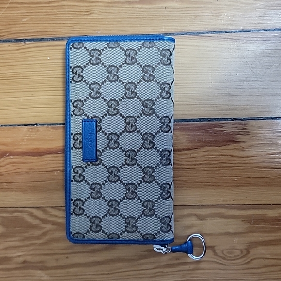 Gucci | Bags | Authentic Gucci Gg Canvas Monogram Blue Trim Zip Around ...